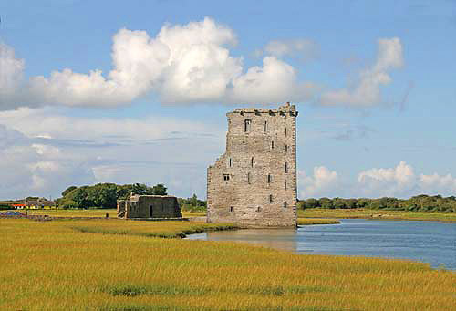 Exploring with The Keeper of the Castle | Daydream Tourist