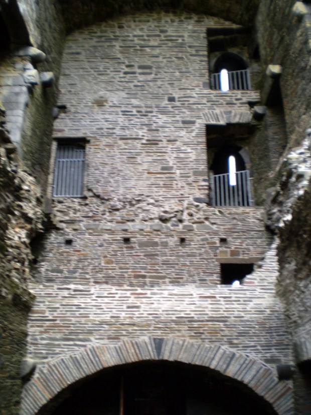 Exploring with The Keeper of the Castle | Daydream Tourist